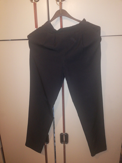 Bershka crne pantalone