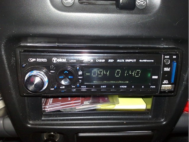 TOKAI MP3 auto radio plejer / USB+SD 4 x 40w France
