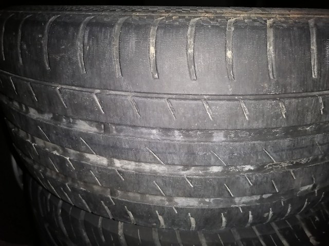 Guma Continental 245/40 R18 (1 komad)