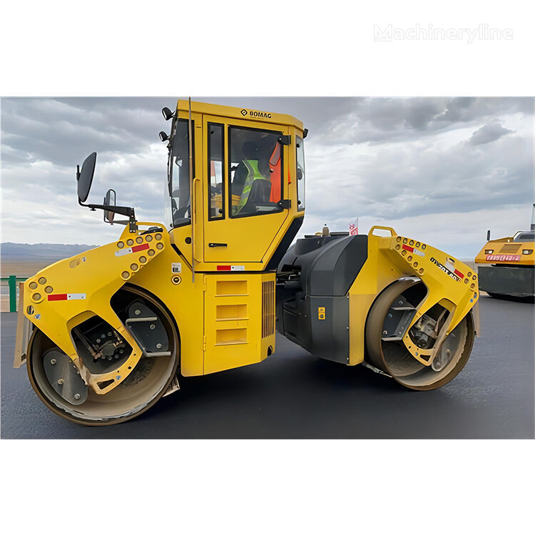 BOMAG BW203 valjak za asfalt