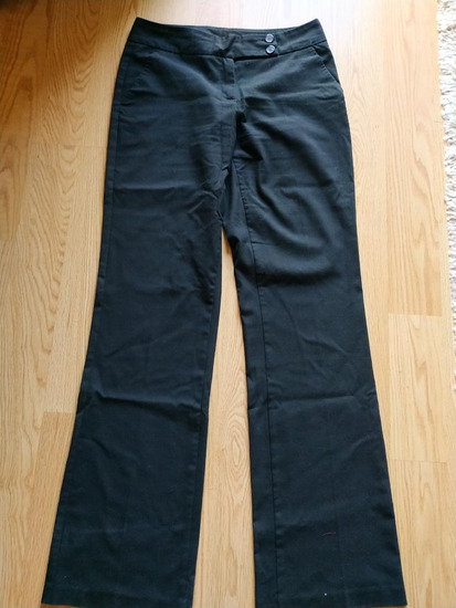 Beneton crne pantalone M/L Sniženo