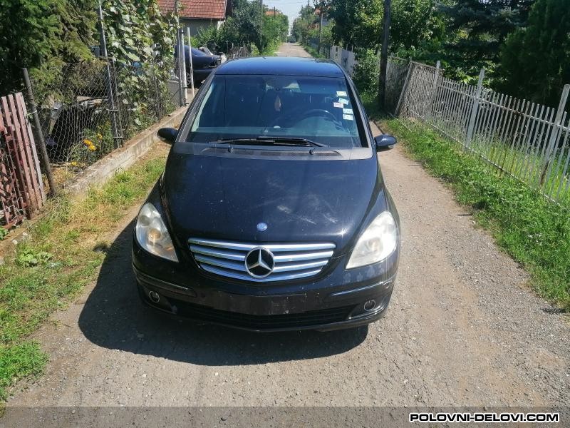 Mercedes B B200. B180 Kompletan Auto U Delovima