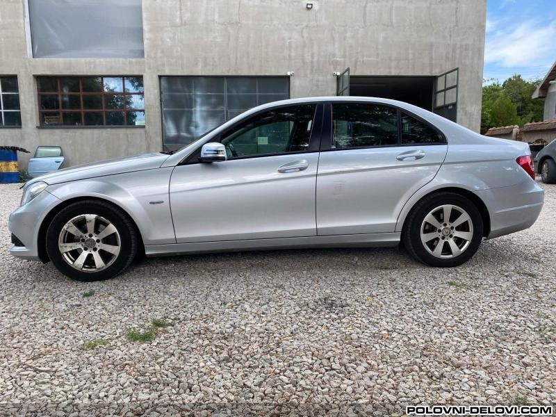 Mercedes C 220 Kompletan Auto U Delovima