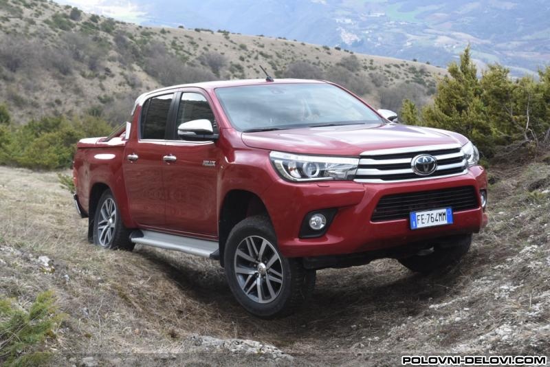 Toyota Hilux Kompletan Auto U Delovima