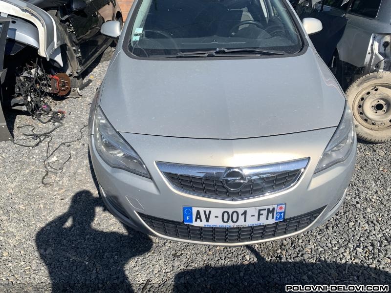 Opel Astra J Prednji Branik Karoserija