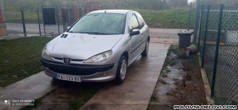 Peugeot 206 Kompletan Auto U Delovima