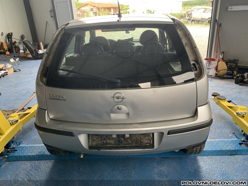 Opel Corsa C Gepek Staklo Stakla