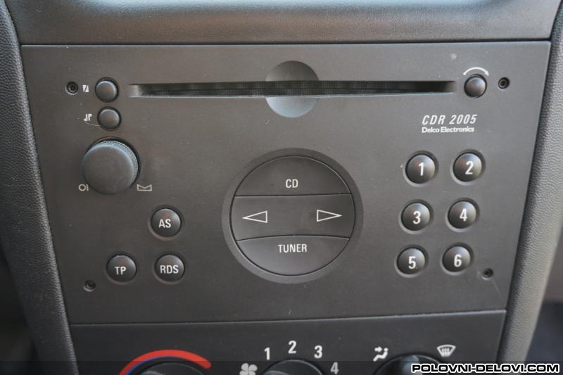 Opel Corsa RADIO CD Razni Delovi