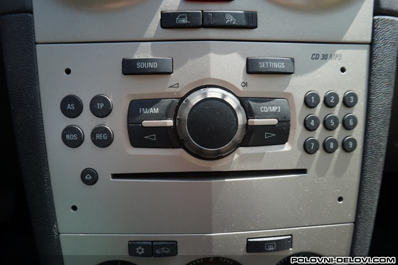 Opel Corsa RADIO CD Razni Delovi