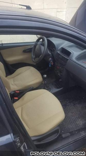 Fiat Punto 1.2 8v Kompletan Auto U Delovima