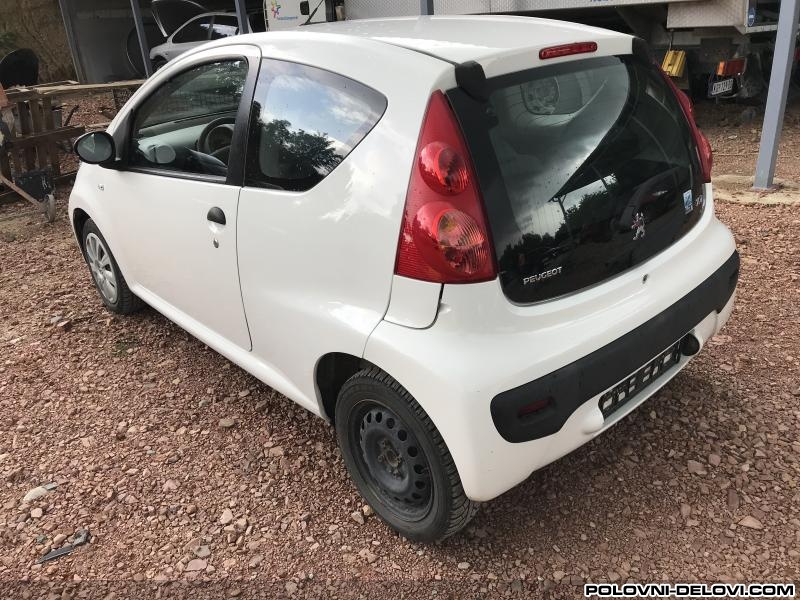 Peugeot 107 Polica Gepeka Enterijer