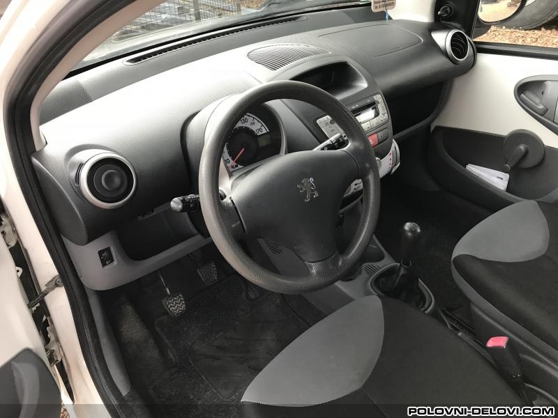 Peugeot 107 Rucica Menjaca Enterijer