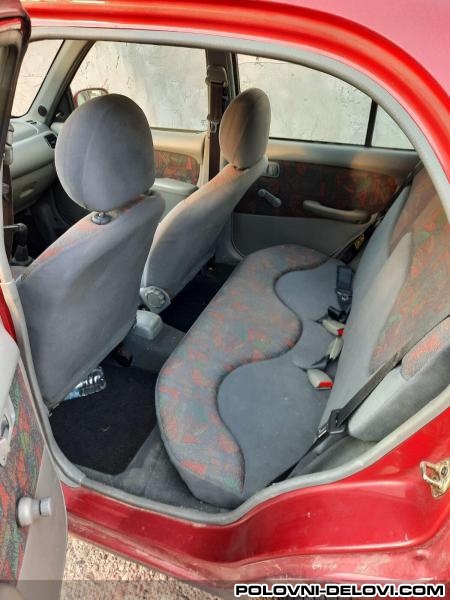 Nissan Micra 1.0b Enterijer