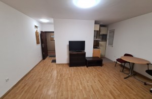 -- Garsonjera 29m2 -- ima Balkon -- rijetko koriscena -- blizu Pancevackog mosta