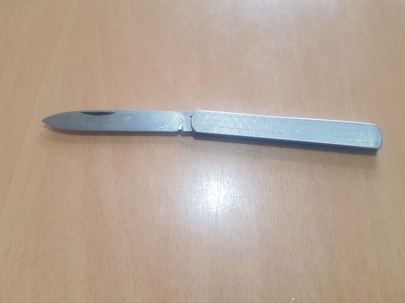 A tikvarni.preklopni nozic
