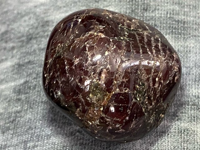 Prirodni kamen Granat – kamen strasti i plodnosti