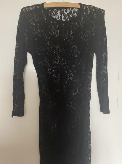 Unikatna crna haljina od čipke do kolena