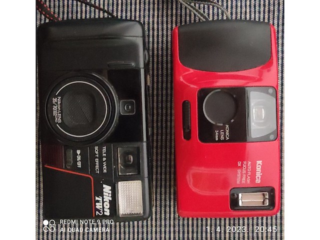 Dva fotoaparata Nikon i Konica