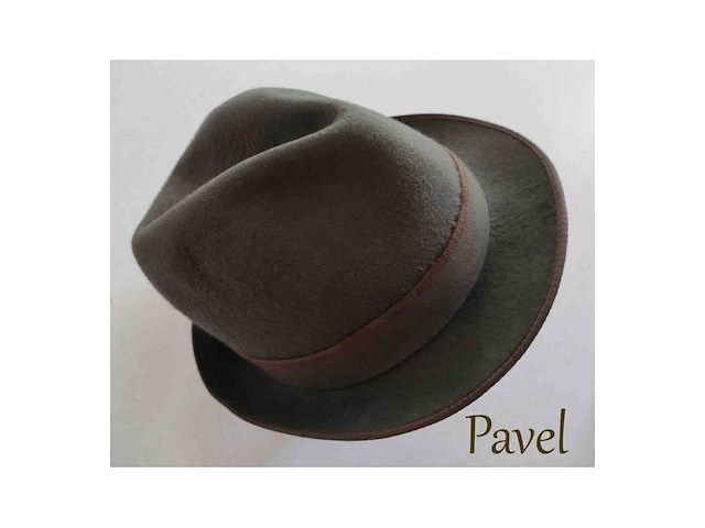 Total vintage sesir Pavel - unisex