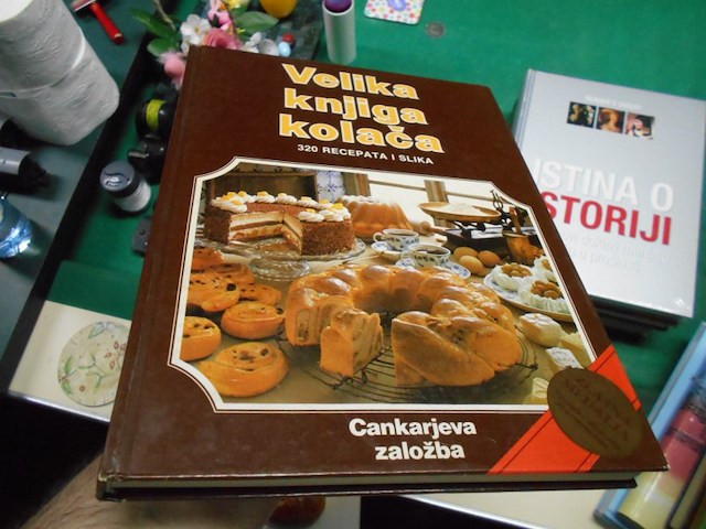 Velika knjiga kolača,320 recepta i slika