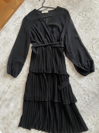 Prelepa crna haljina