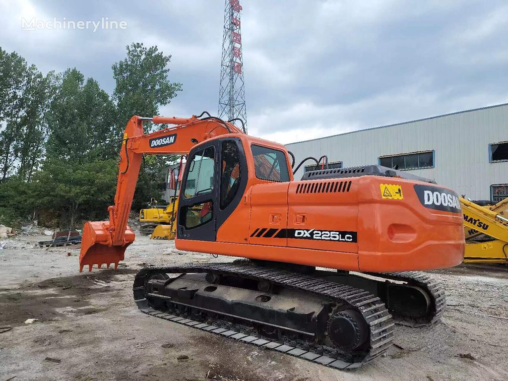 Doosan DX225LC bager guseničar