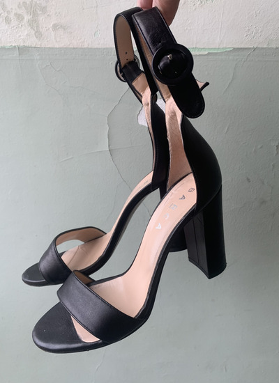 Crne elegantne sandale iz Italije 39