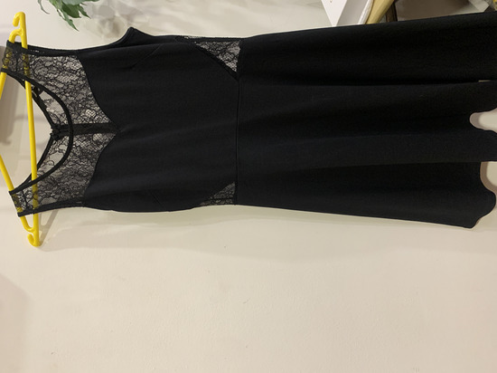 Kratka crna haljina sa čipkom