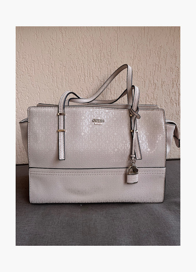 Nova GUESS lakovana torba