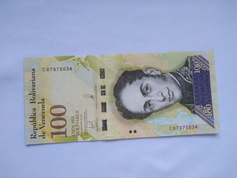 Venecuela 100.000 bolivara,2017 god.UNC,svetli broj,P-9