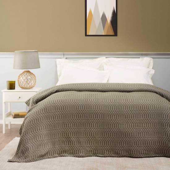 Sarah Anderson Curvy Khaki Double All-Season Coverlet