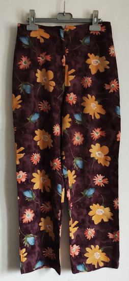 Unikat Cvetne pantalone sa visim strukom