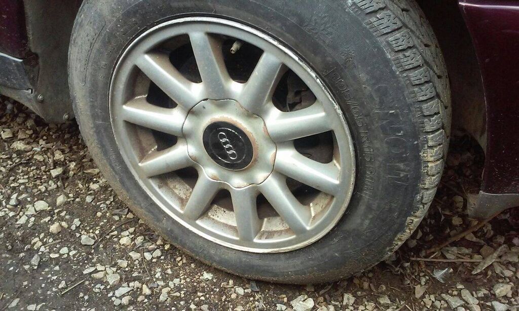 Alu felne audi 15 sa gumama,,raspon rupa 5x112,,cetri kom,imaju