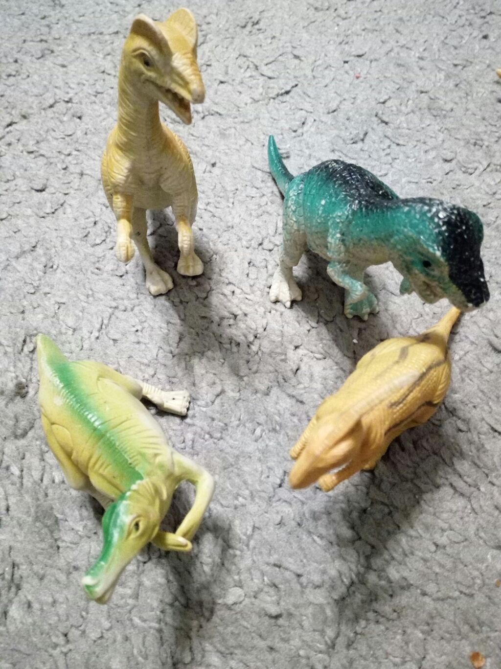 Gumeni dinosaurusi dužine 15cm(očuvani)Sva četiri za 500 din