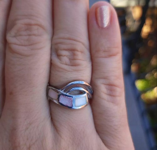Srebrni prsten sa trobojnim sedefom