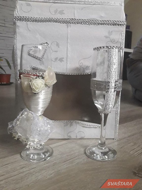 Mladenačke čaše za šampanjac