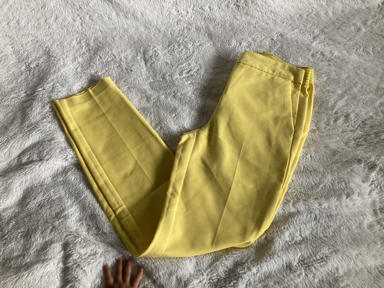 Zara zute pantalone