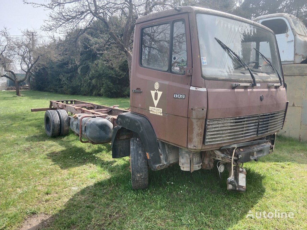 Mercedes-Benz 809 kamion šasija