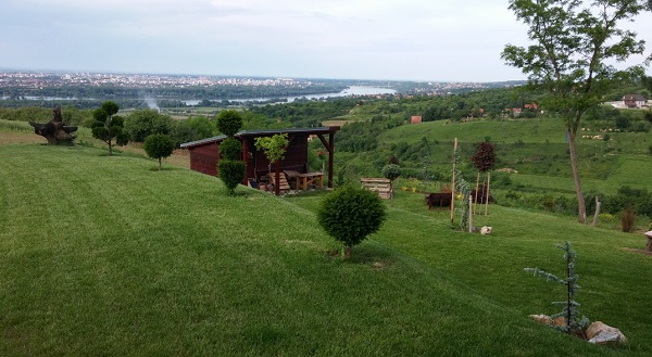 Atraktivan plac sa pogledom na Novi Sad