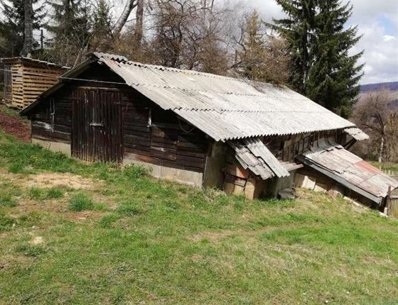 Vikend kuca sa placem-stalom,Vlasninsko jezero