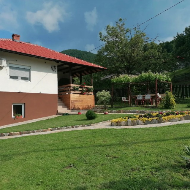 Apartmani, Rudnik