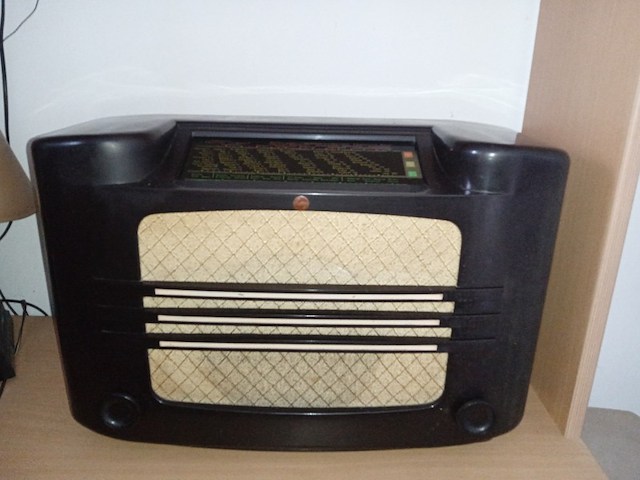 Stari radio iz 1937 god