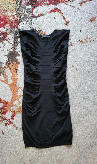Guess vrhunska crna haljina    S/M