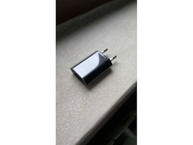 USB 220v euro 5V 1A adapter- NOVO