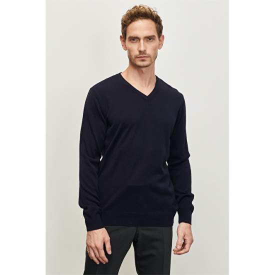 Standard Fit Normal Cut V Neck Knitwear Sweater