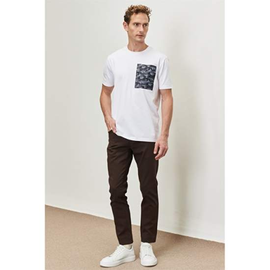 Standard Fit Crew Neck Pocket T-Shirt