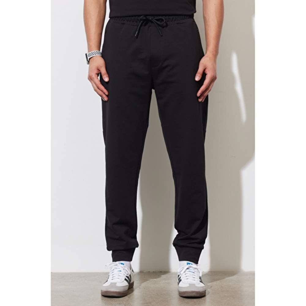 Standard Fit Regular Cut Sweatpants