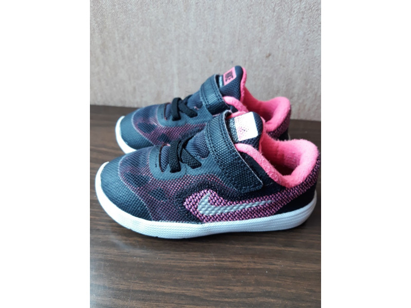 PATIKE "NIKE" br. 23,5/14,5cm.