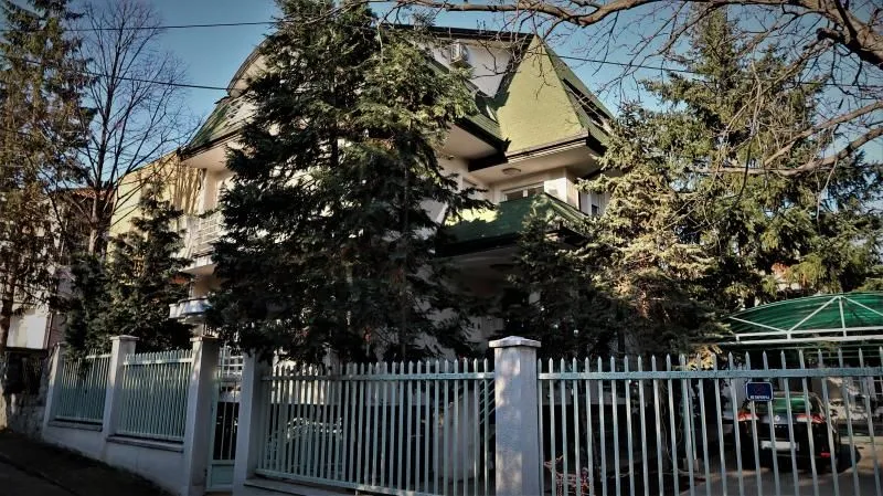 Izdavanje, kuća, 450m2, Savski Venac, Beograd