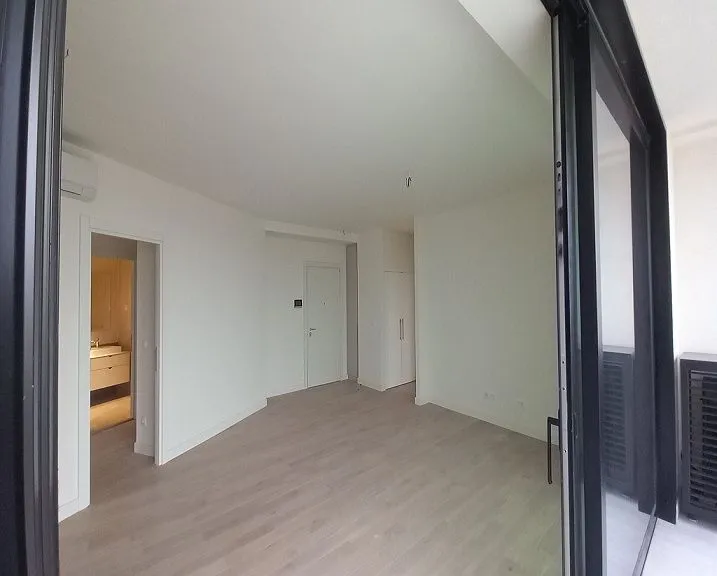 Izdavanje, trosoban stan, 90m2, Beograd Na Vodi, Beograd